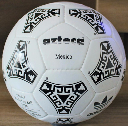 Com vocês, a estrela das Copas: a bola! - Allog