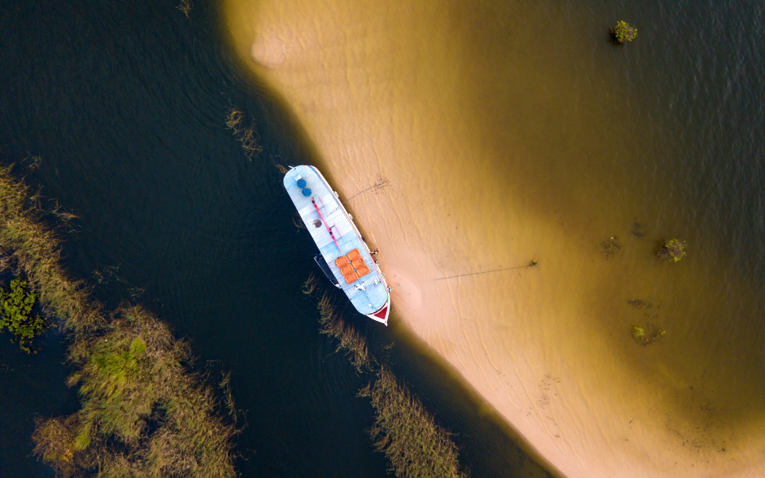 Seca no Rio Amazonas afeta movimentação de cargas na região